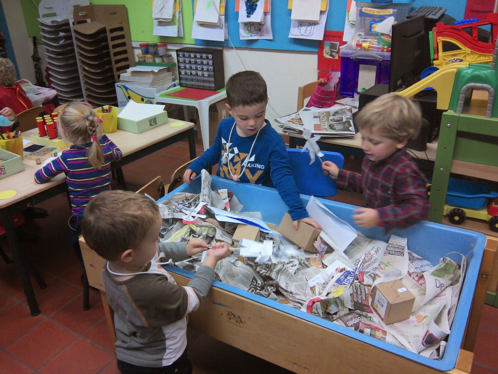 1ste kleuterklas B 2014-2015: THEMA: WIJ GAAN NAAR PAPIERLAND