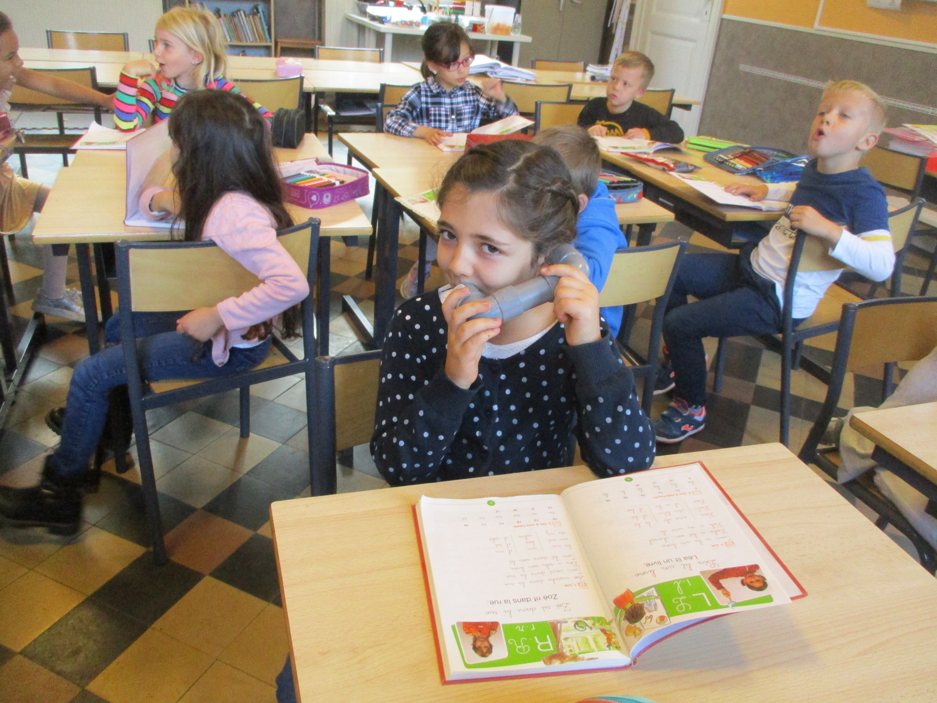 Lecture à l'aide du "toobaloo" - École Saint-Joseph à Wonck - Blog