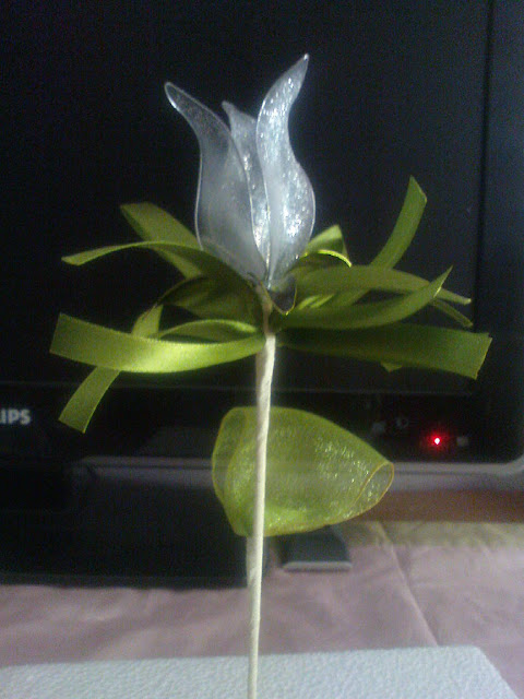 gubahan hantaran hati: contoh bunga pahar atau bunga telur dip.