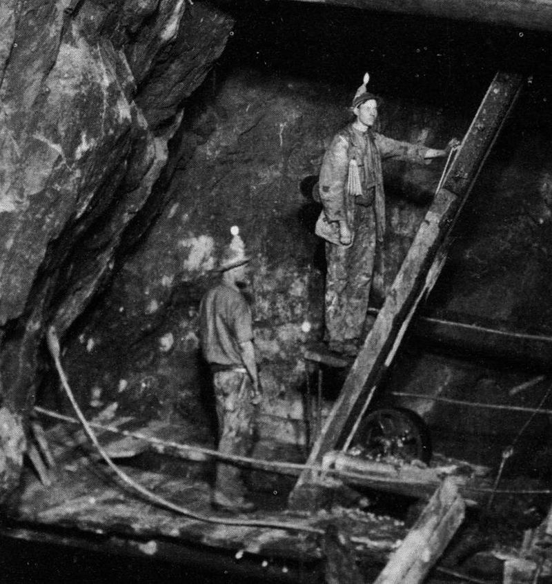 Sweethearts Of The West: Cornish Miners in America by Zina Abbott