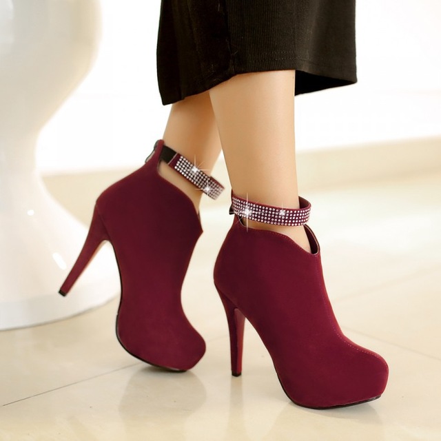 TENDENCIAS DE MODA EN ROPA Y ACCESORIOS: BOTINES ELEGANTES