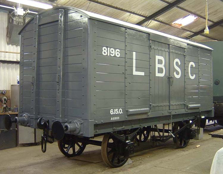 O Gauge, micro model railway layouts: An LBSC Van from card