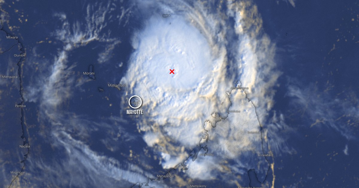 Cyclone Belna : Passage à l'Est de Mayotte et impact sur Madagascar ...