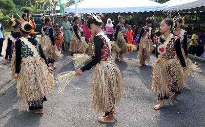 Parenting Practices of Different Cultures: October 2015