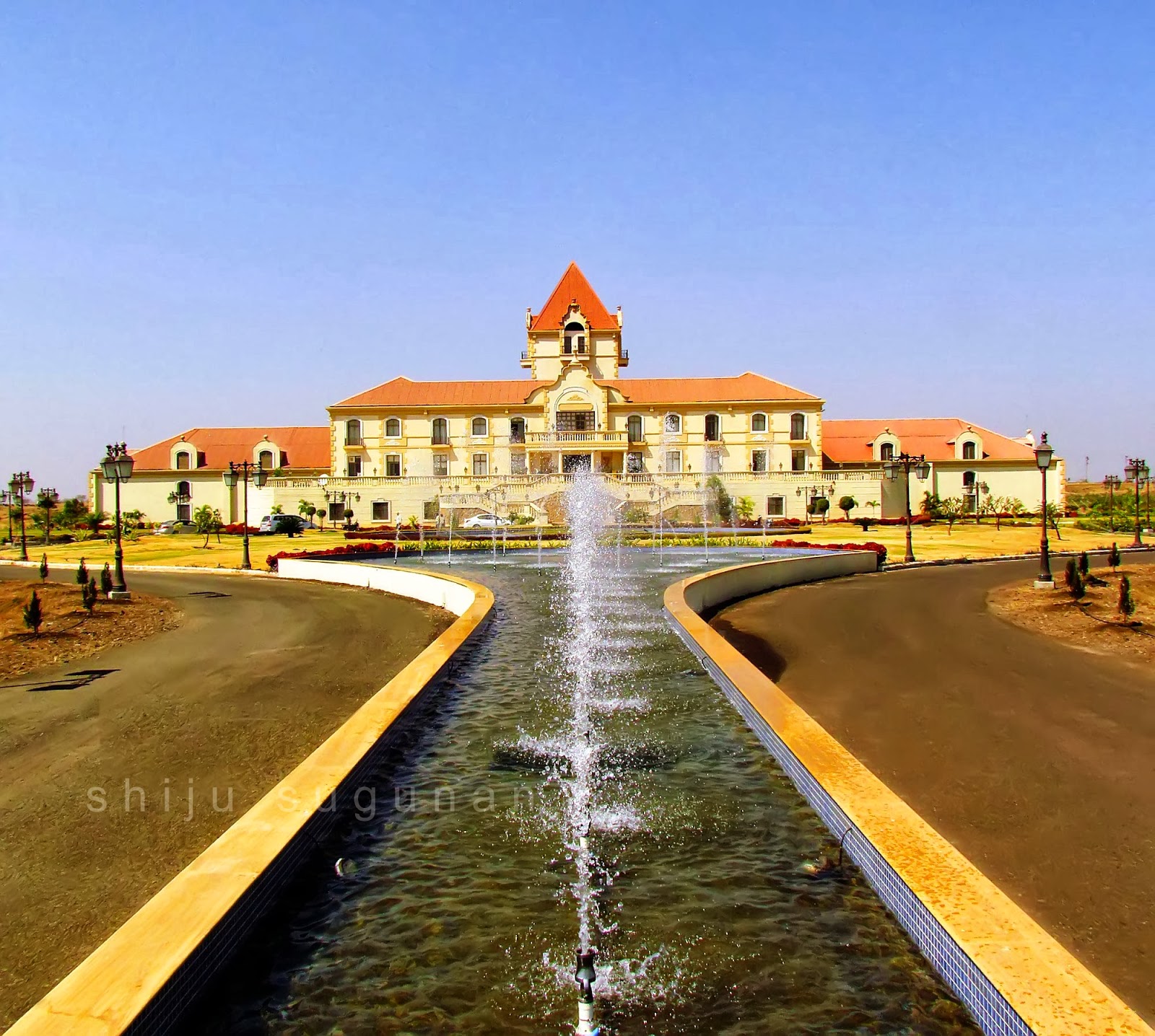 Cranium Bolts: Visit to the Four Seasons Winery in Baramati