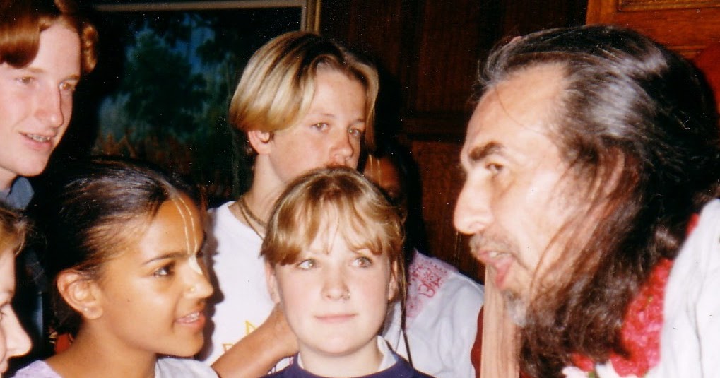 Meet the Beatles for Real: George meets some devotees