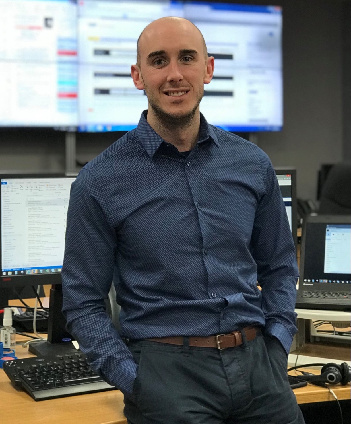 Below Average Looking Guy