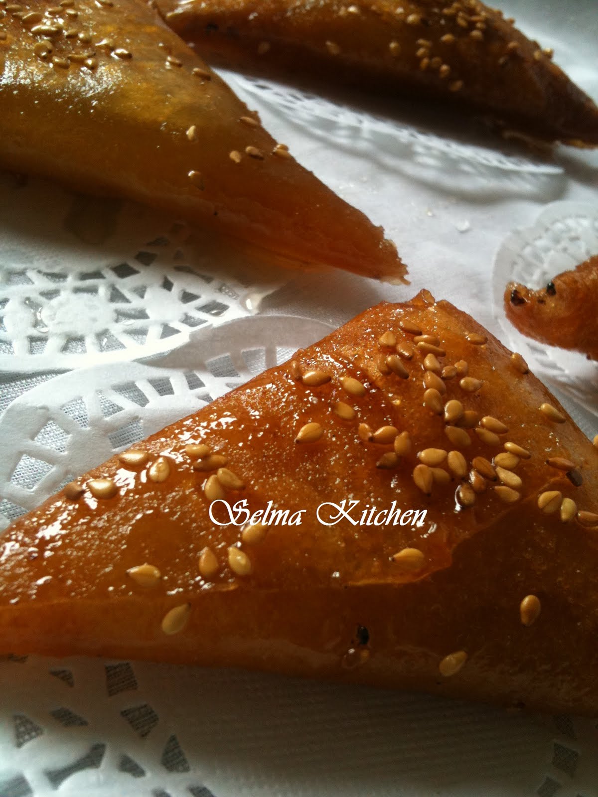 Selma Kitchen: Briouates ou triangles au amandes