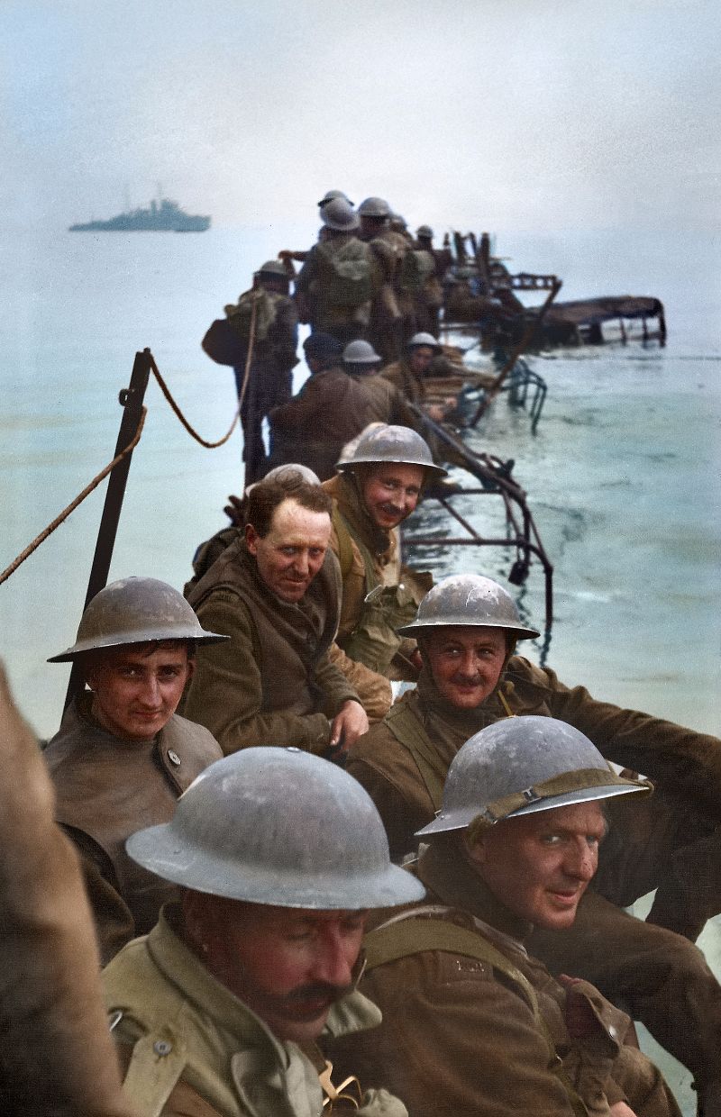 Stunning Colorized Photos Bring the Real Dunkirk Evacuation to Life ...