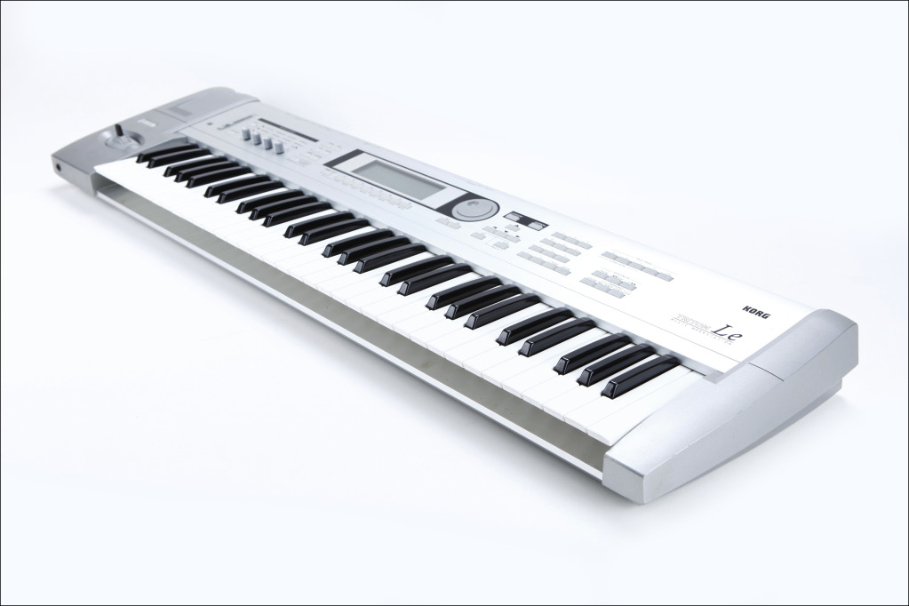 MATRIXSYNTH-B: Korg Triton LE 61 key synthesizer