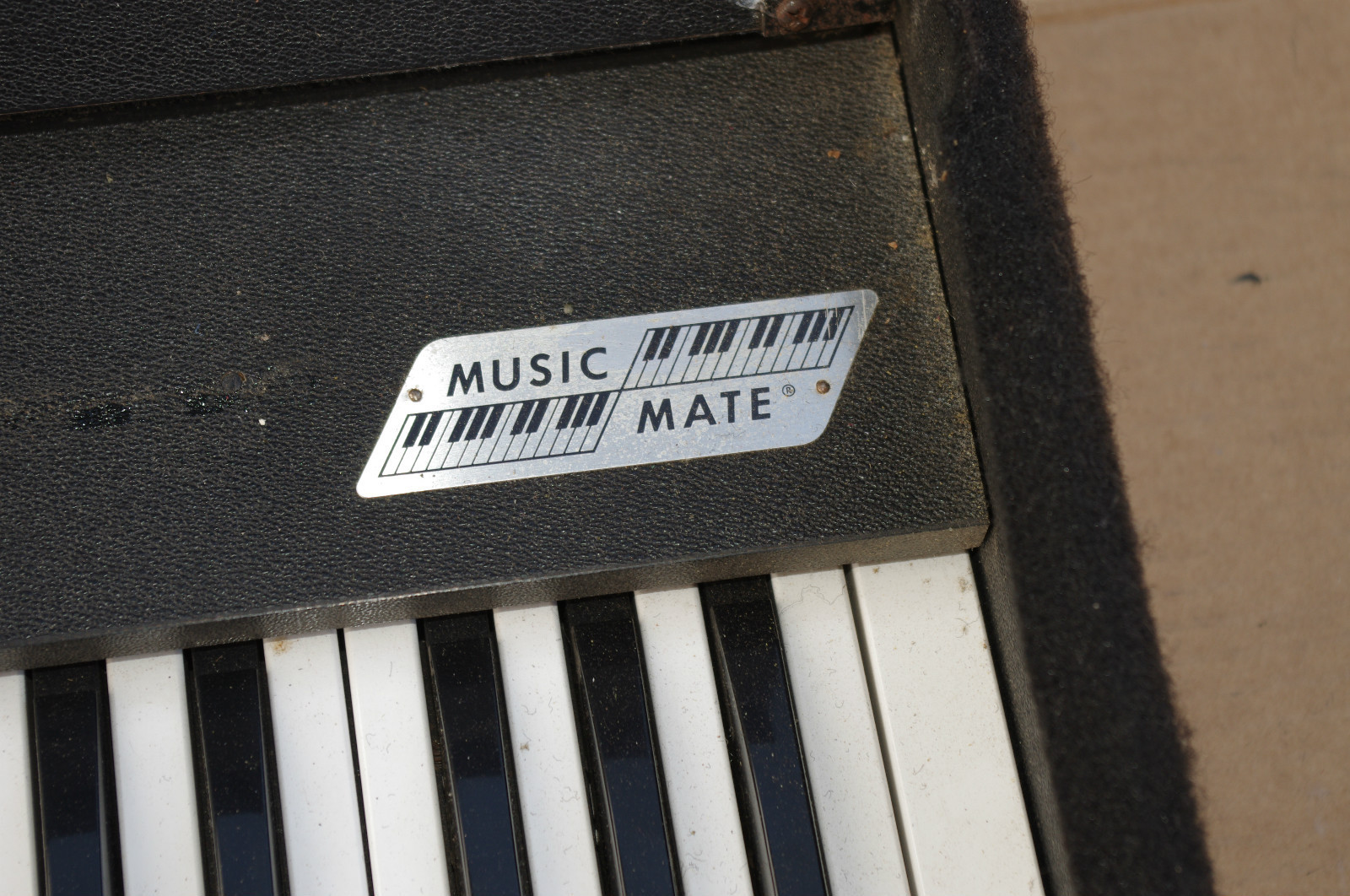 MATRIXSYNTH: VINTAGE MUSIC MATE SYNTHESIZER KEYBOARD?