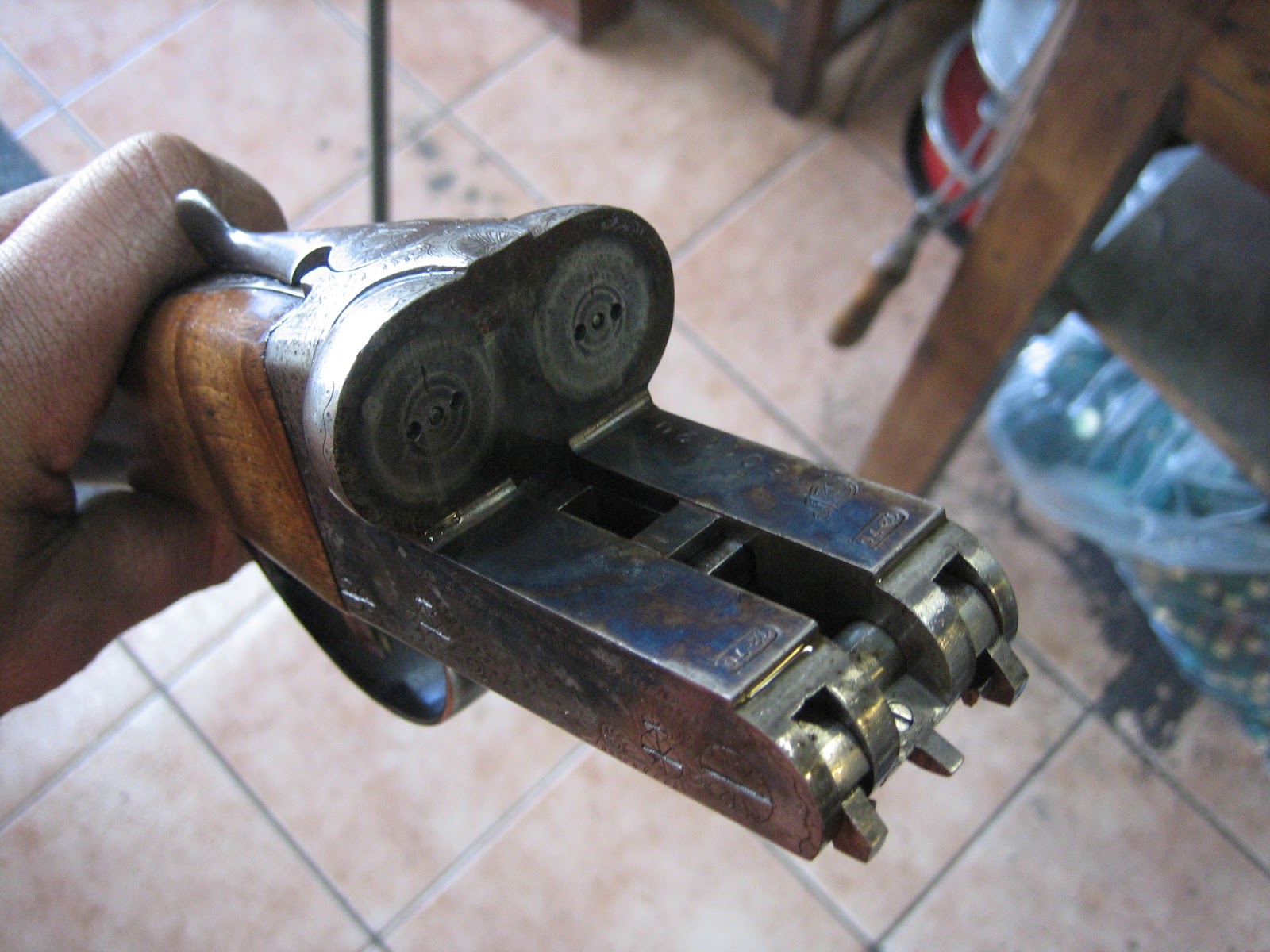 ΟΠΛΟΥΡΓΕΙΟ ΜΟΥΖΟΥΡΗ / Gunsmith workshop - Mouzouris