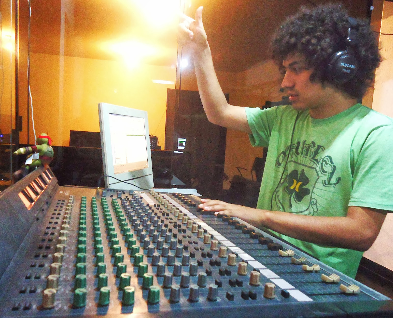monoxidodecarbono: mono como conductor de radio online en py 2013 / 2014