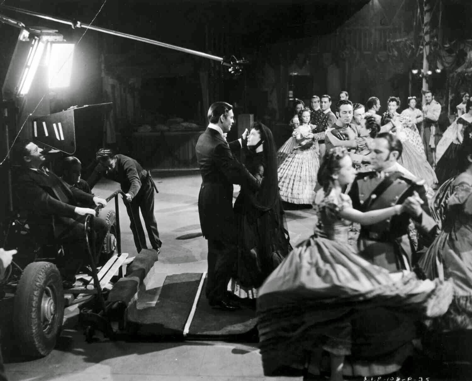 37 Rarely Seen Behind-the-Scenes Photos From the Making of Classic Film ...