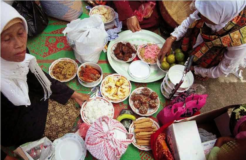 "Makan Bajamba" Jadi Tradisi HUT Sawahlunto ~ AMAZING-SUMBAR
