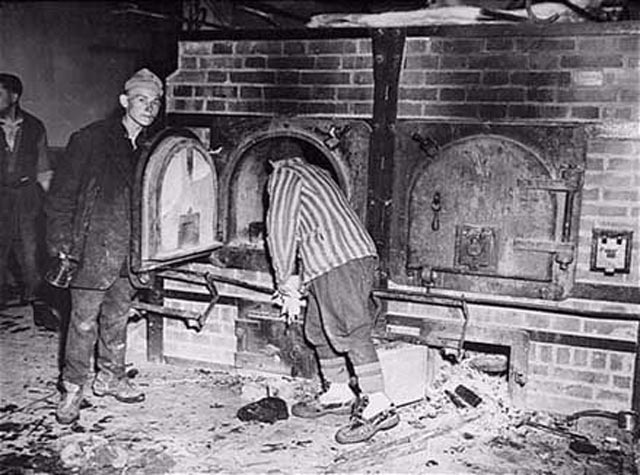 World War II in Pictures: How Were German Prison Camps Set Up?