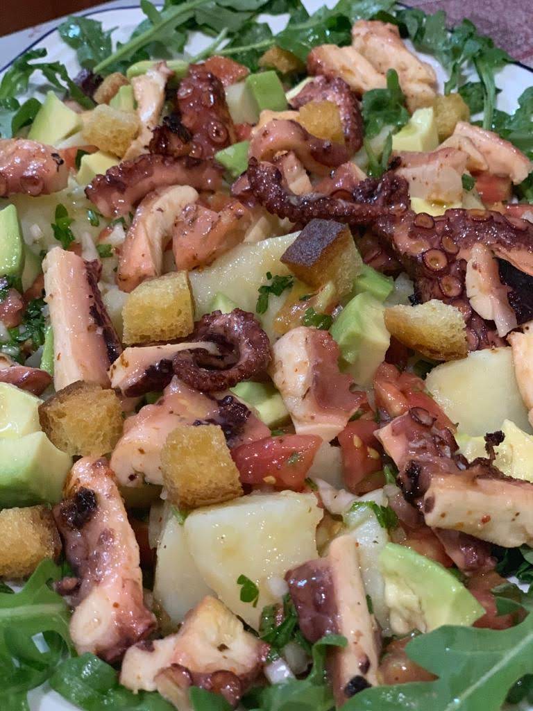 Cuinem?: Un llibre, una recepta (20). Patzaria me giaourti skordato ...