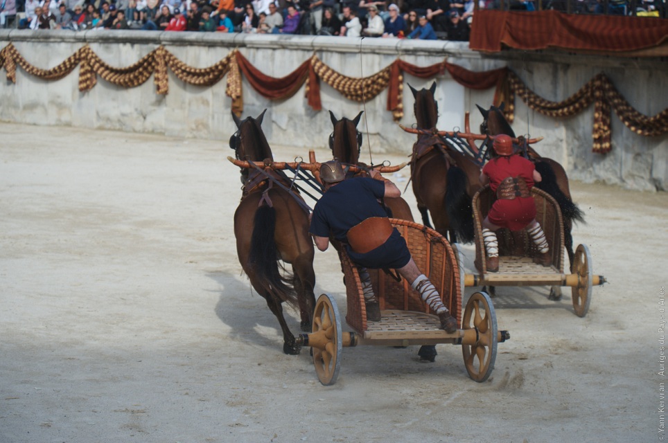 Les Auriges des attelages d'Arles: Course Chars Antiques