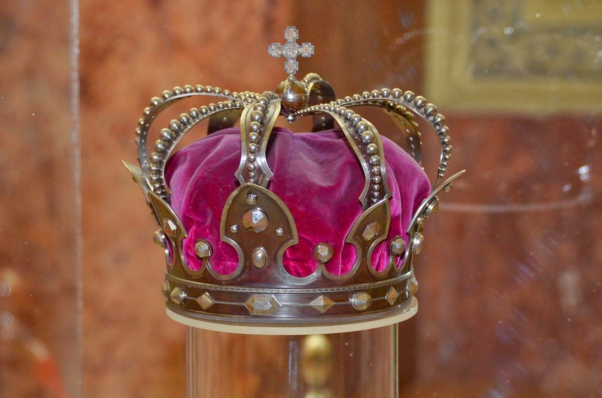 bucharest your cultural drive: Romania's Royal Symbols at theNational ...