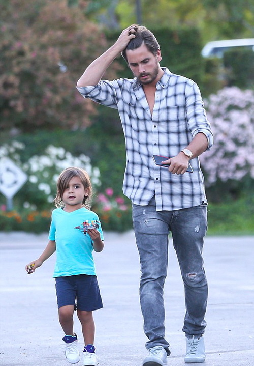 Mason Dash Disick-I grow from day to day: Mason with dad Scott going to ...