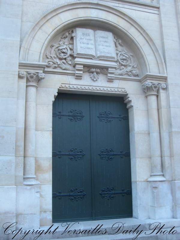 VersaillesDailyPhoto blog: Wednesday Doorway: Temple de l'Eglise ...