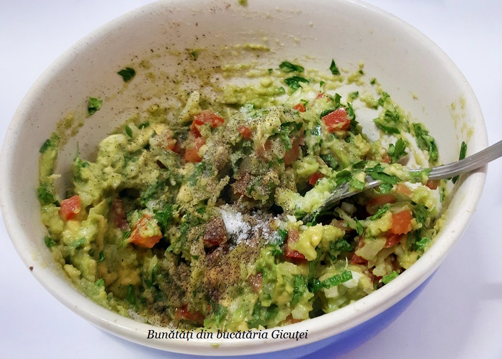 Guacamole- sos mexican cu avocado - Bunătăți din bucătăria Gicuței