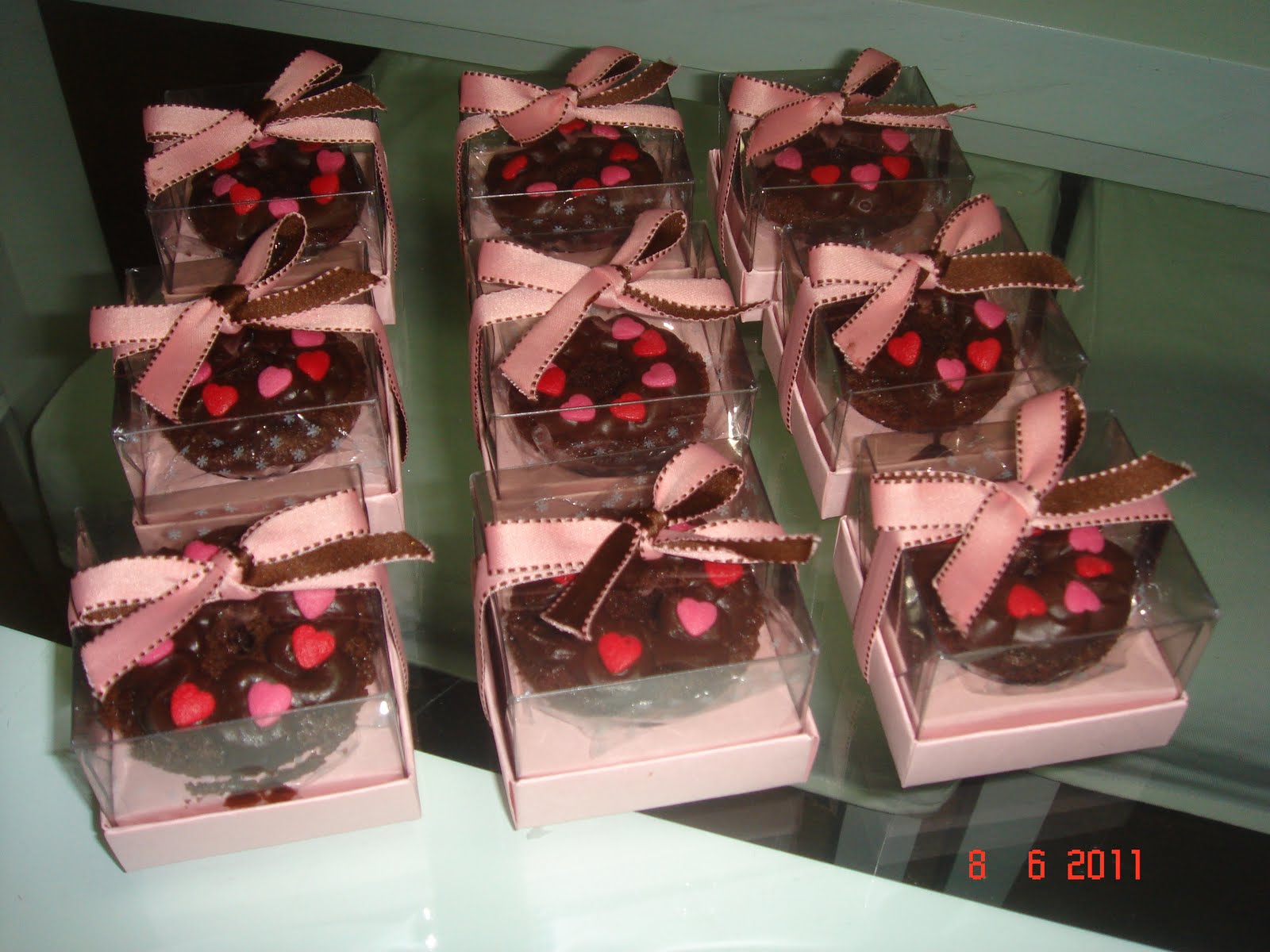 Karina Kruschewsky Cake Design: Mini bolinhos de chocolate assados em ...