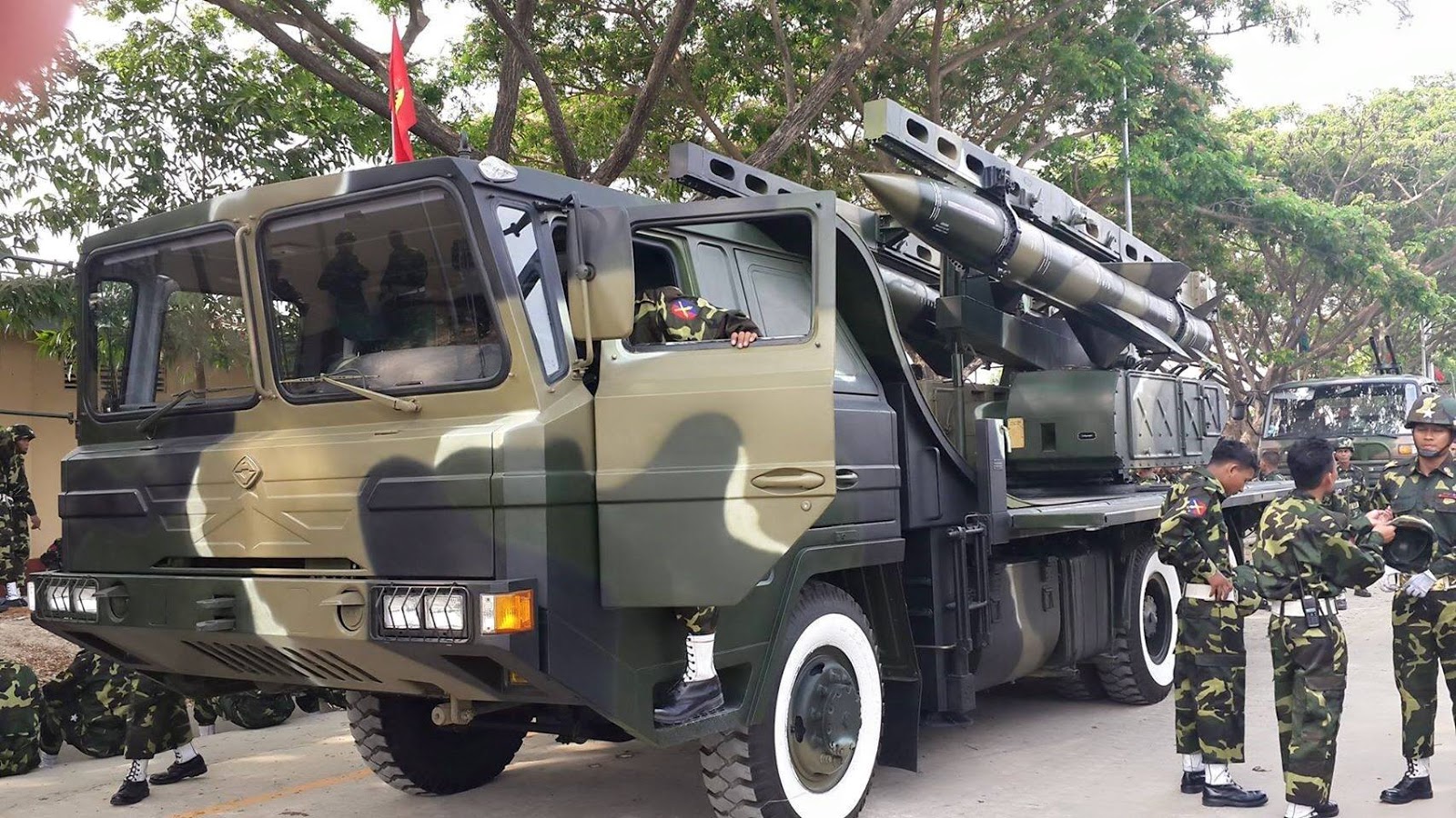 DEFENSE STUDIES: Myanmar Menerima Batch Pertama Rudal SAM HQ-12/KS-1A