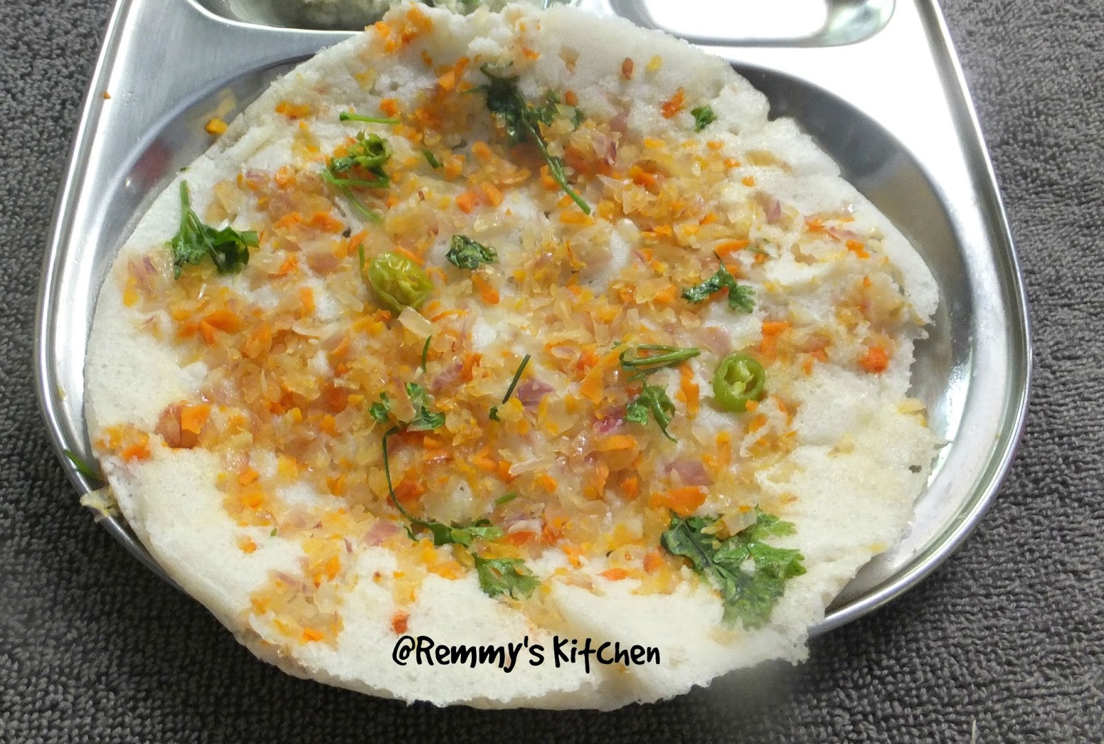 Remmy's Kitchen: Onion uthappam (oothappam)
