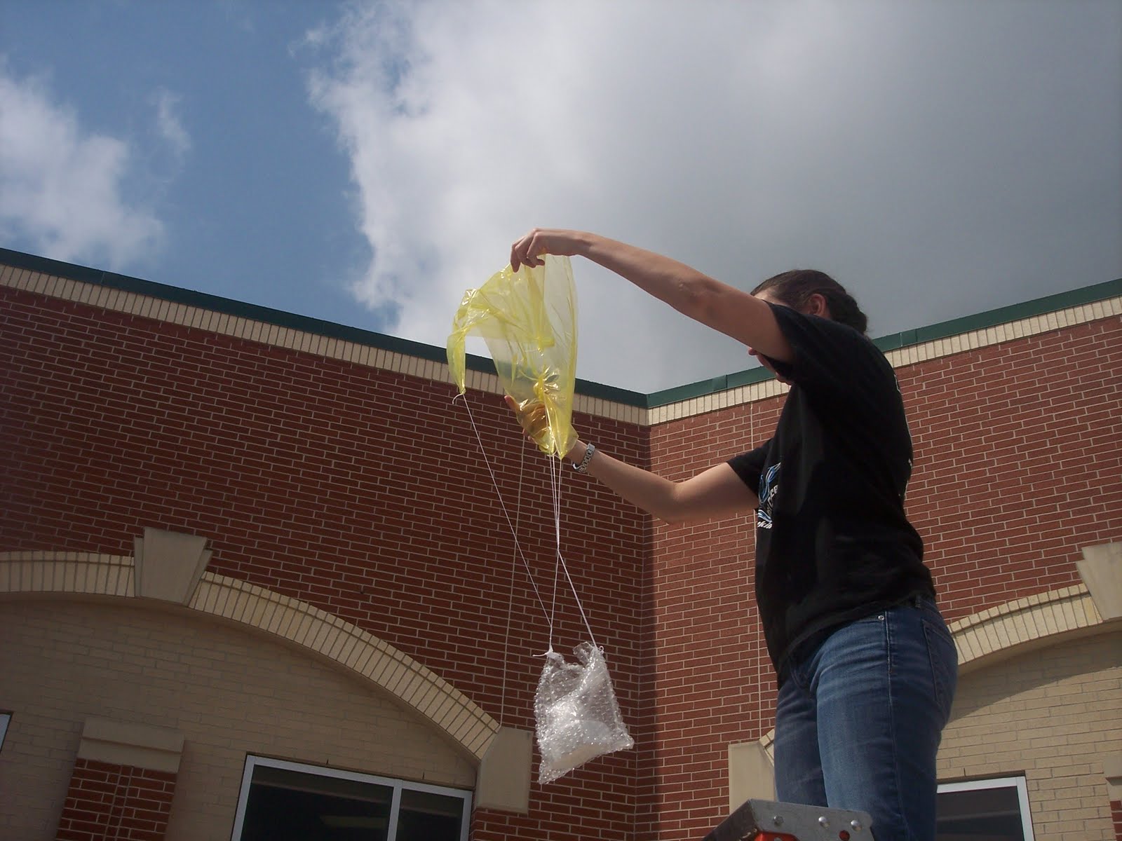 Mrs. Shaw's 2nd Grade Class : Humpty Dumpty Egg Drop Experiment!