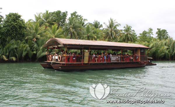 5 Must Know About Bohol’s Floating Restaurant