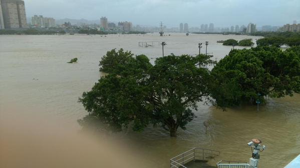 Photos: Powerful typhoon hits Taiwan. 6 dead, over a 100 seriously injured