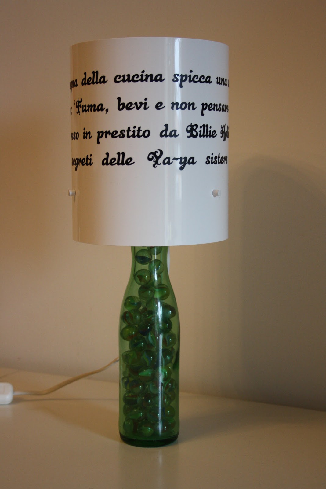 Il baule delle idee: Da una bottiglia a una lampada! Il baule delle idee: Da una bottiglia a una lampada!