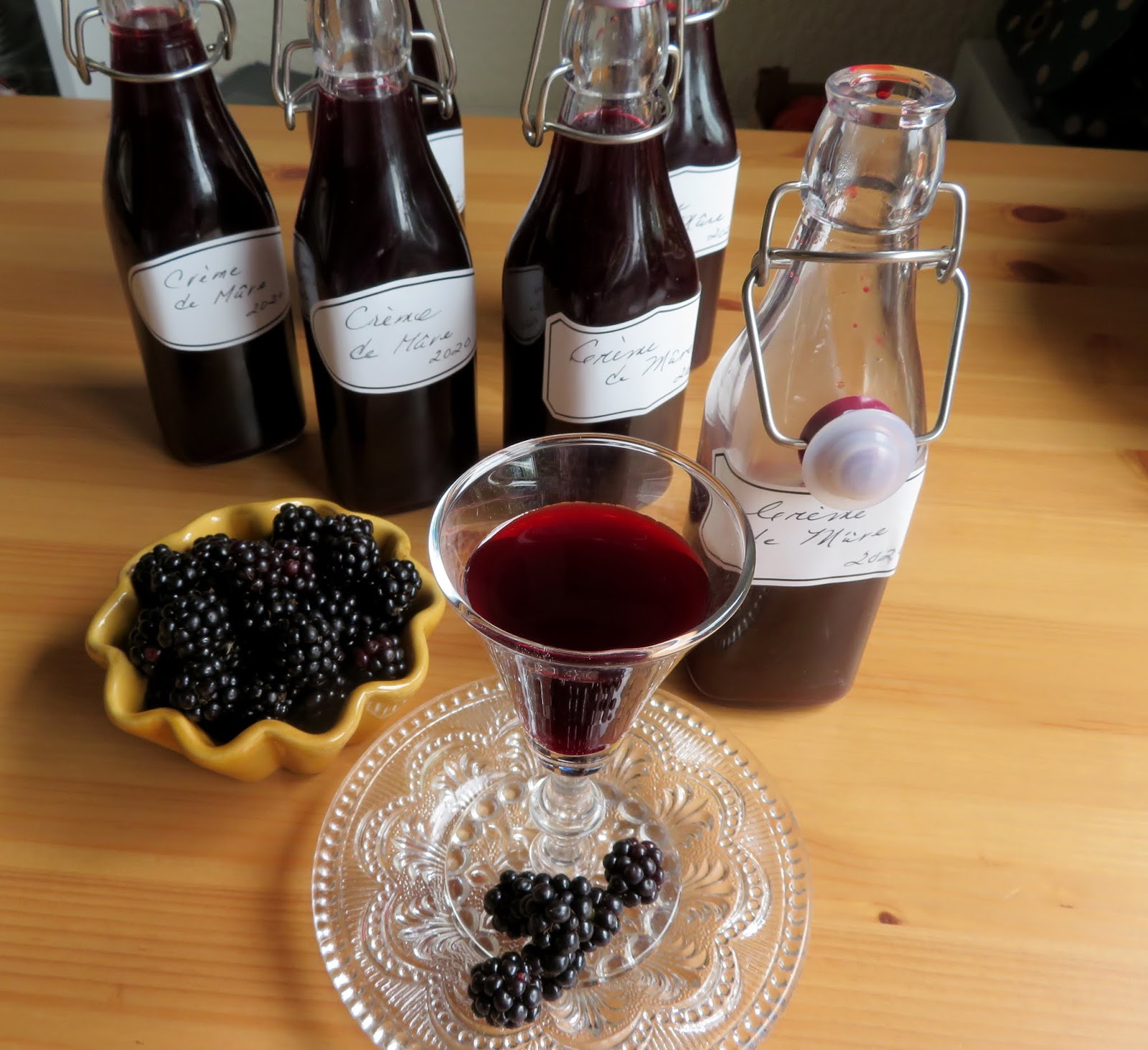 Homemade Blackberry Liqueur | The English Kitchen