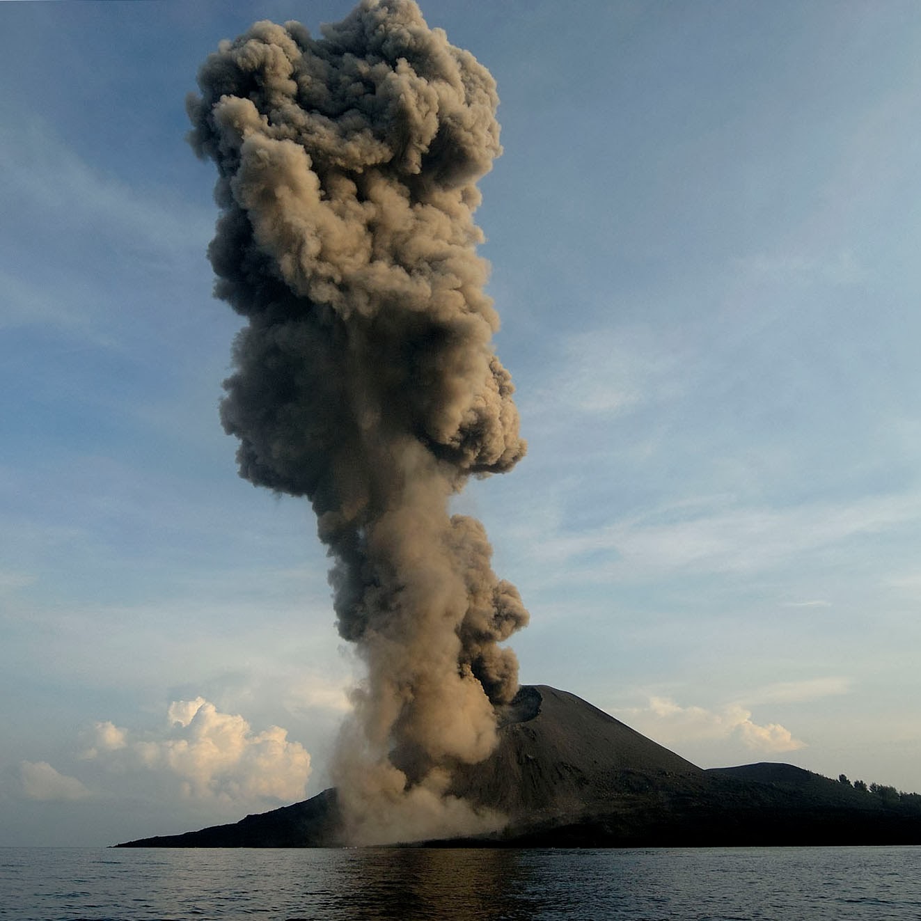 Blok888: Top 10 Deadliest Volcanoes in the world