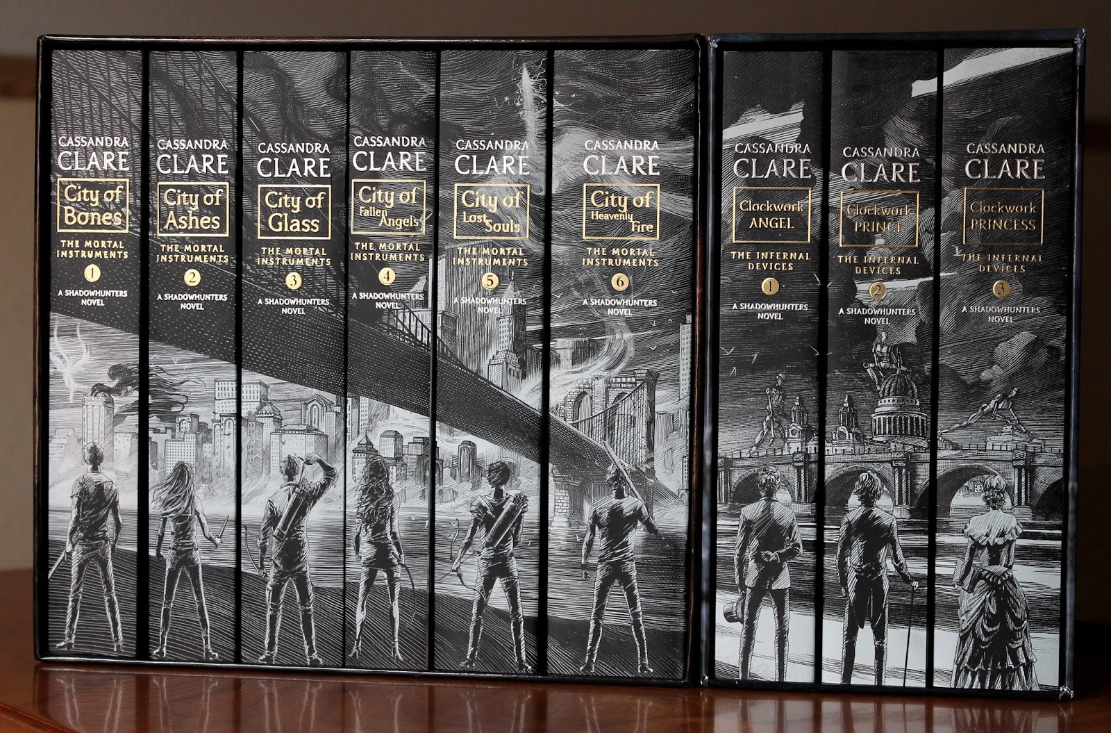 Box sets de Cazadores de sombras ~ Traveling Through The Pages