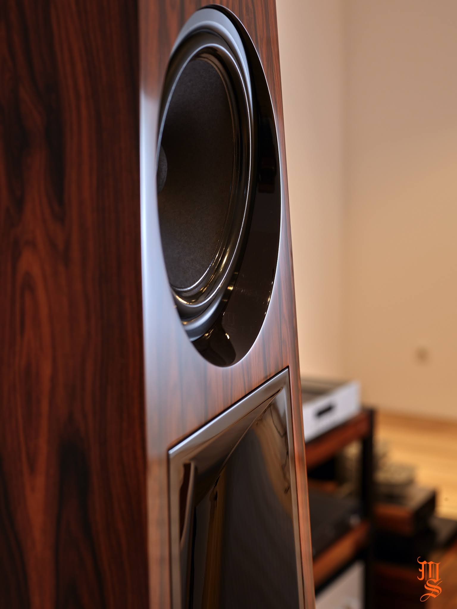KAISER ACOUSTICS GRANDE PHOTOS – M & S | Ultimate High-Fidelity
