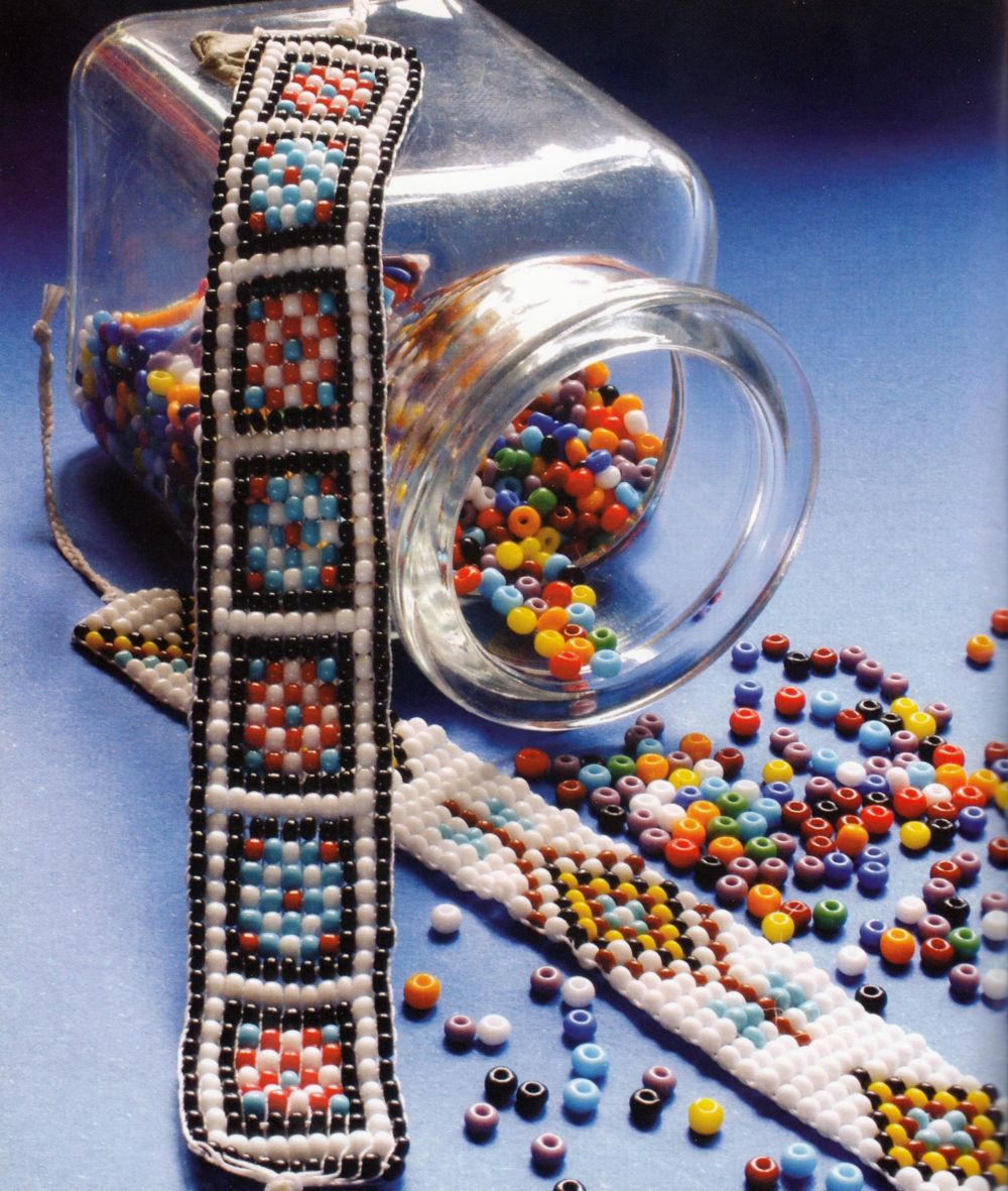 Art & Hobby Creativ: Bratari cusute din margele