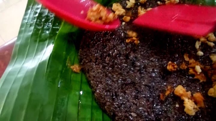 Tagalog Kitchen: How To make Rice Cake..Biko na Pirurutong