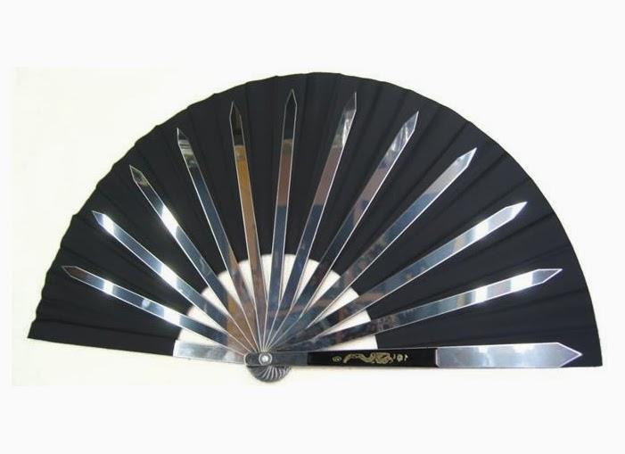 El Abanico como arma. | Abanicos Pintados a Mano. Abanicate conmigo.