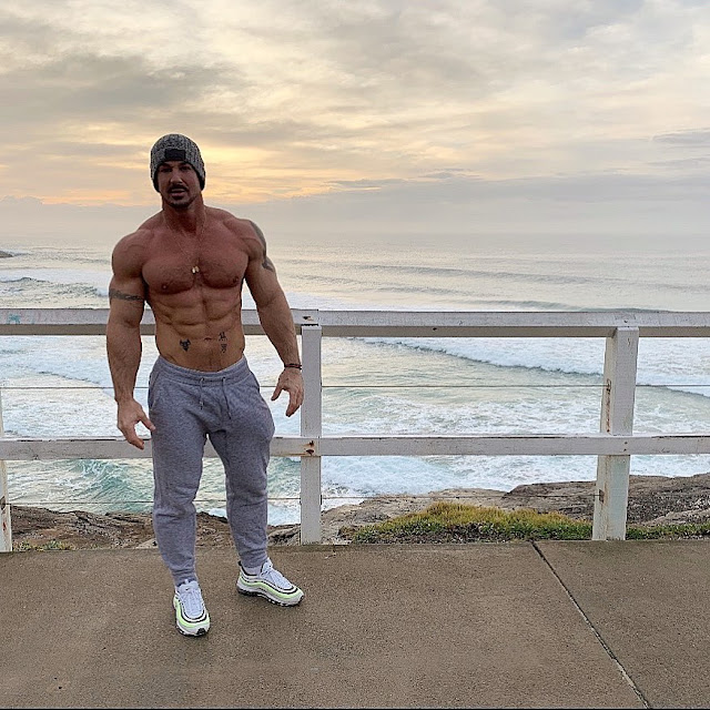 SPORTPERSON – NIK RIPLEY – Monday XYZ