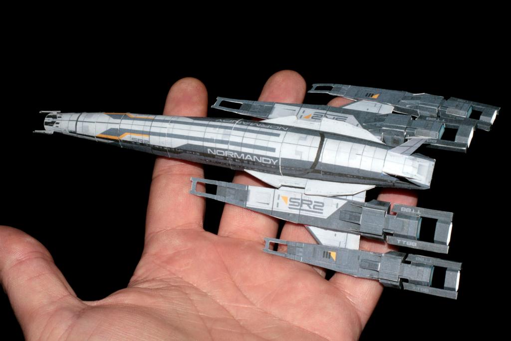 Paper Craft: Mini Normandy SR2 Cerberus ~ Forja de Papel