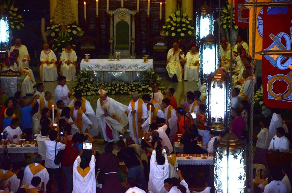 RORATE CÆLI: (UPDATED) The Bishop as the Chief Liturgical Dancer of his ...