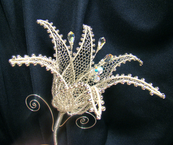 Wire Wrapped Lily Flower Tutorial / The Beading Gem
