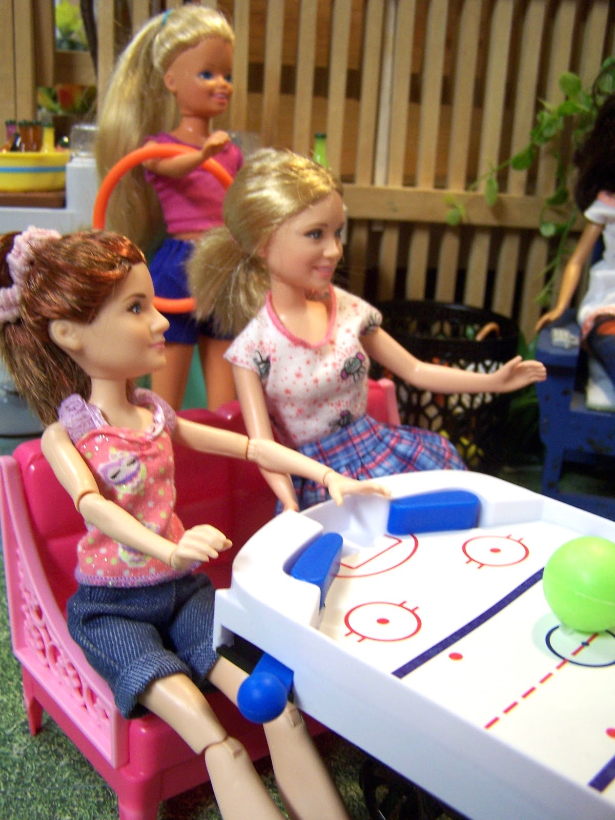 Barbie:OldNewGreenRedo : Back Yard Fun!