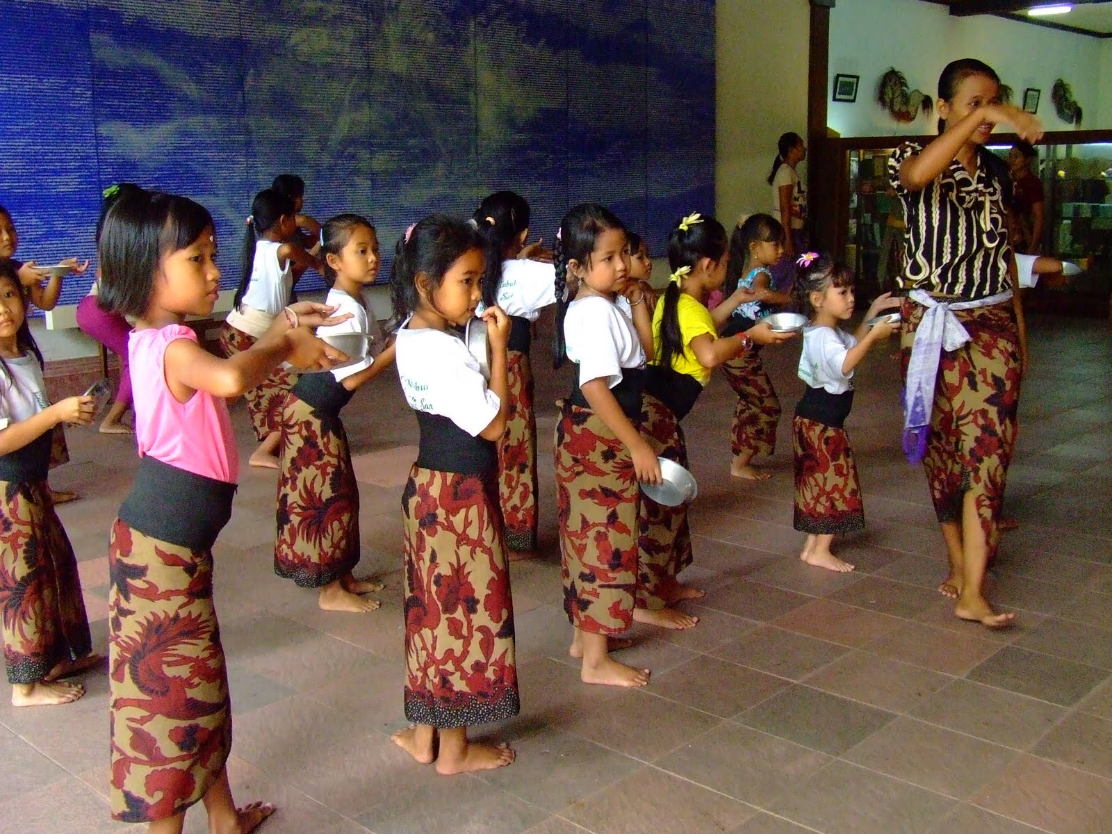 Balinese dance lesson