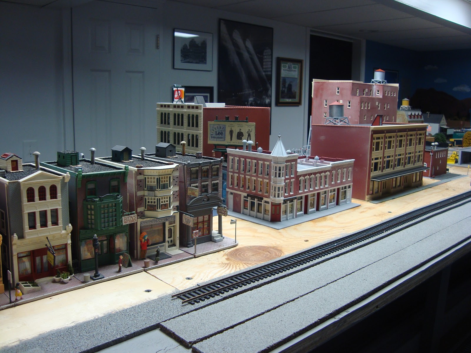 New York Central Train Layout: Merchants Row II