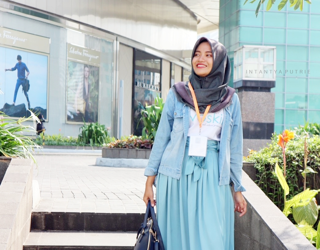 #StyleInspiration: Tips Outfit Kaos Simple untuk Event - Sugar Memories