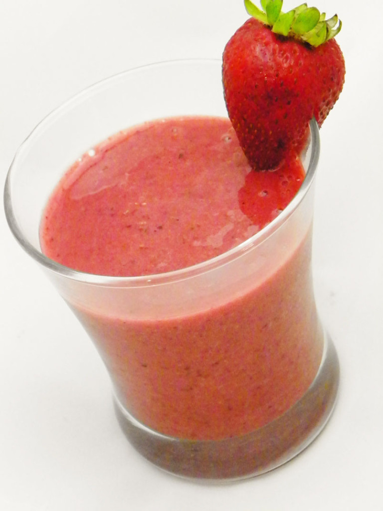 Make a Summer Berry Smoothie | Homemade to Healthy