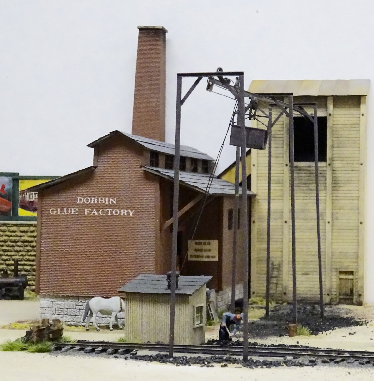 Model Railroad Minutiae: Glue factory coal delivery system